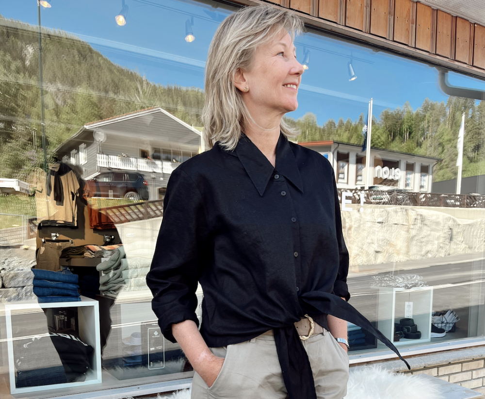 Venus Linen Blouse Black LineOfOslo - D UNIKE!